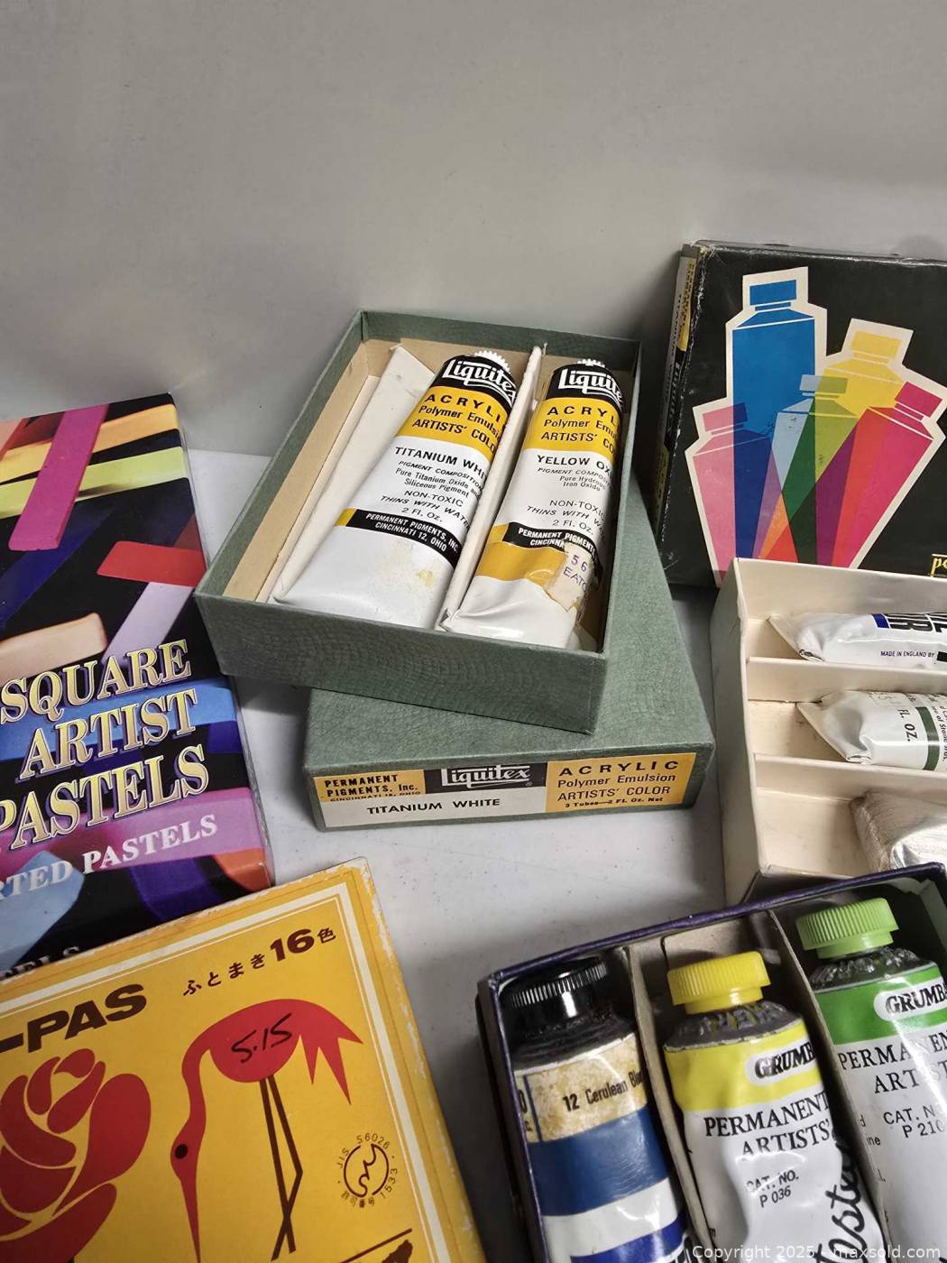 Liquitex & other artist paints, pastels, brushes | Maxsold