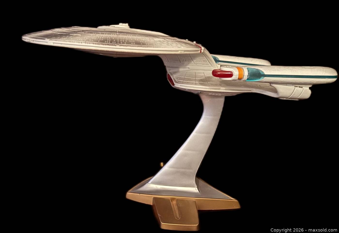 Playmates Star Trek USS Enterprise NCC-1701-D Model | Maxsold