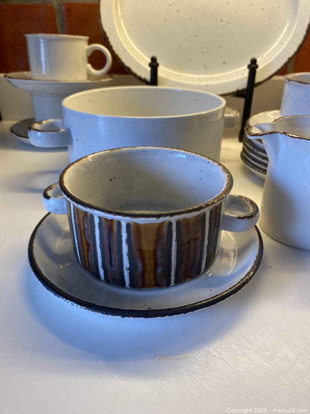 Midwinter Stonehenge 20-piece dinnerware | Maxsold