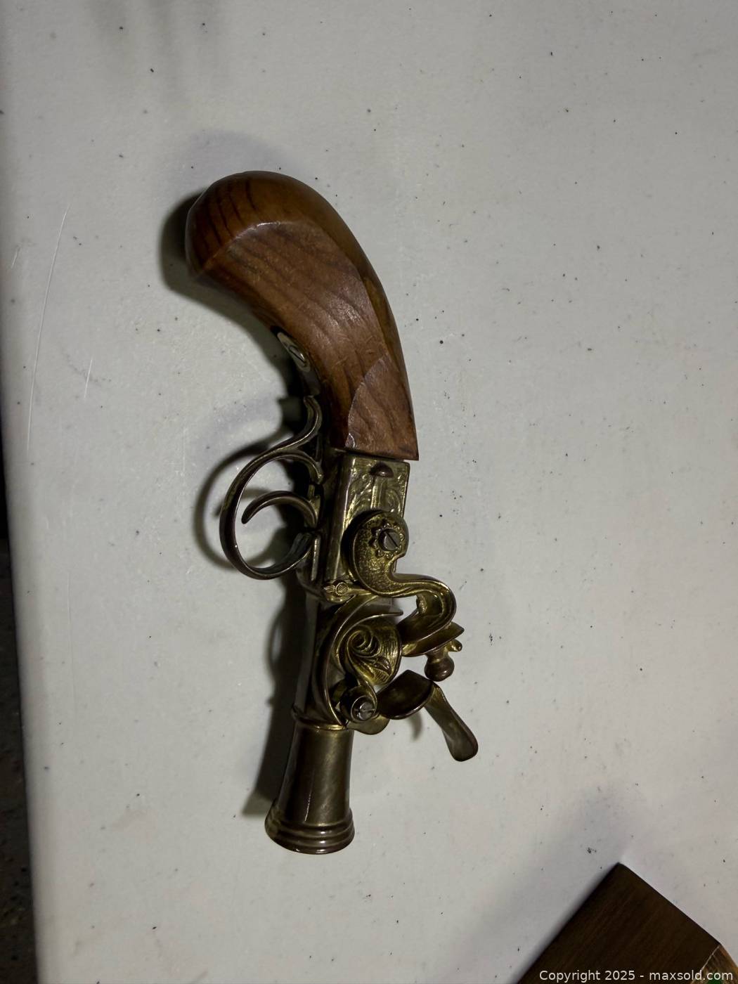 Decorative flintlock/pepperbox pistol replica | Maxsold
