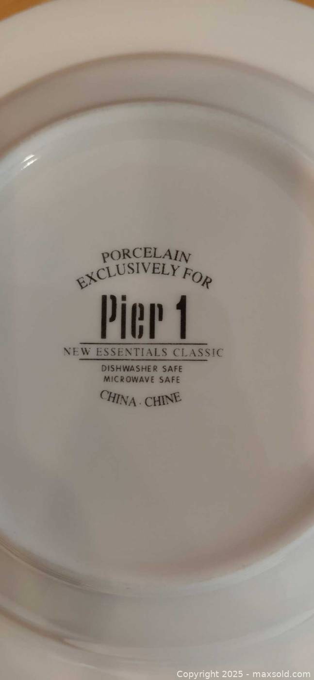 White porcelain dinnerware set ~20 pc | Maxsold