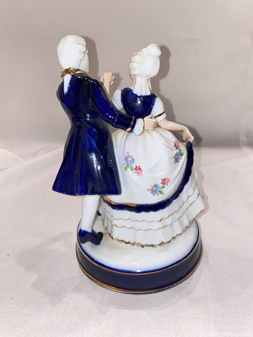 Kato Kogei porcelain couple music box | Maxsold