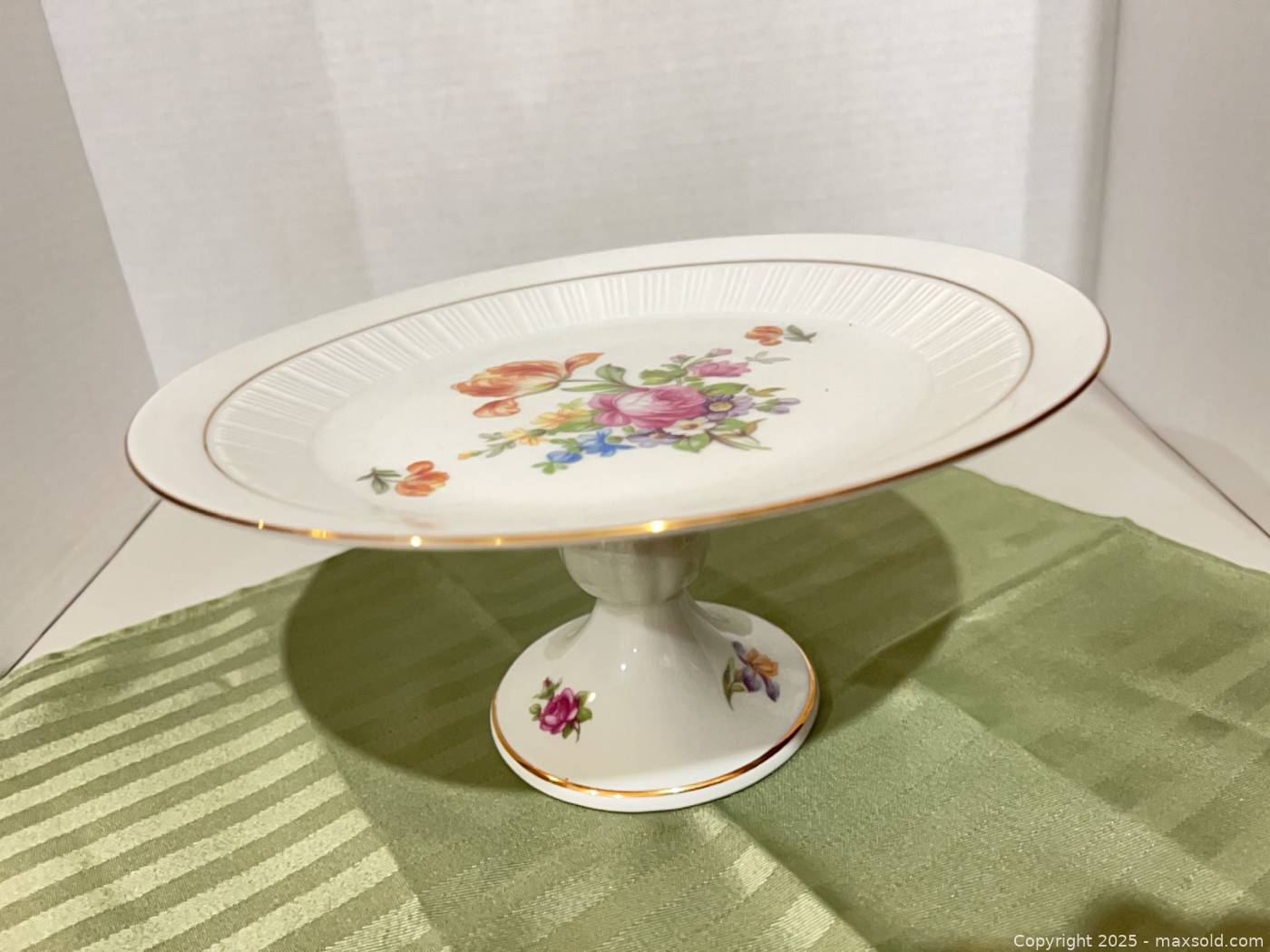 White porcelain bowl and floral pedestal compote | Maxsold
