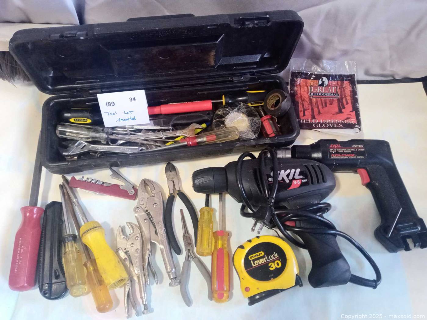 Vintage SKIL drill with assorted hand tools and toolbox | Maxsold