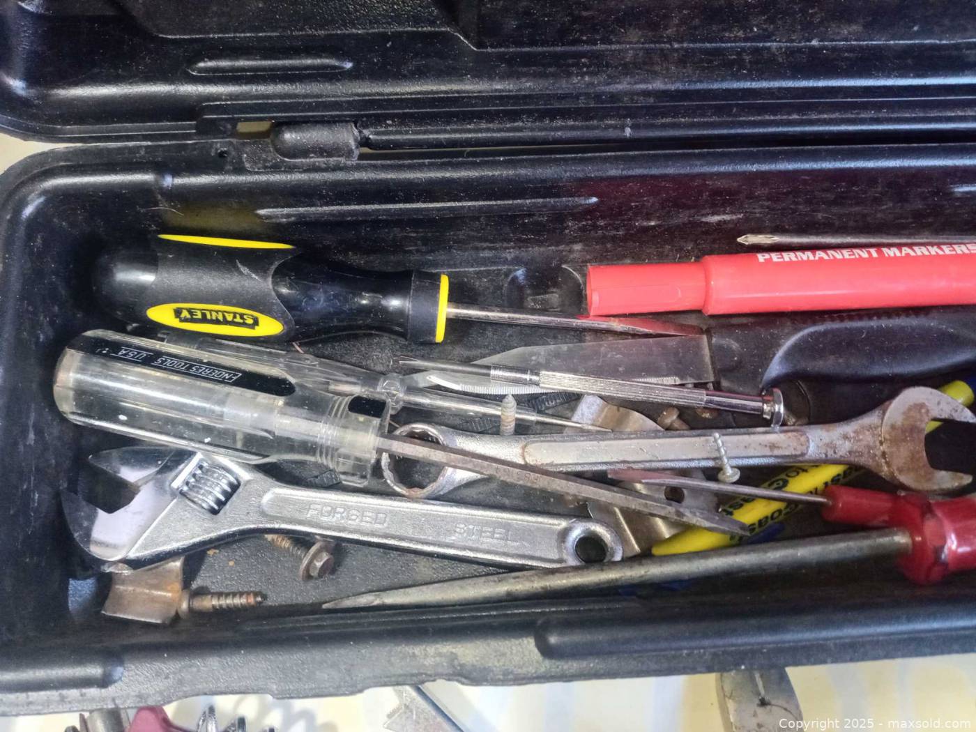 Vintage SKIL drill with assorted hand tools and toolbox | Maxsold