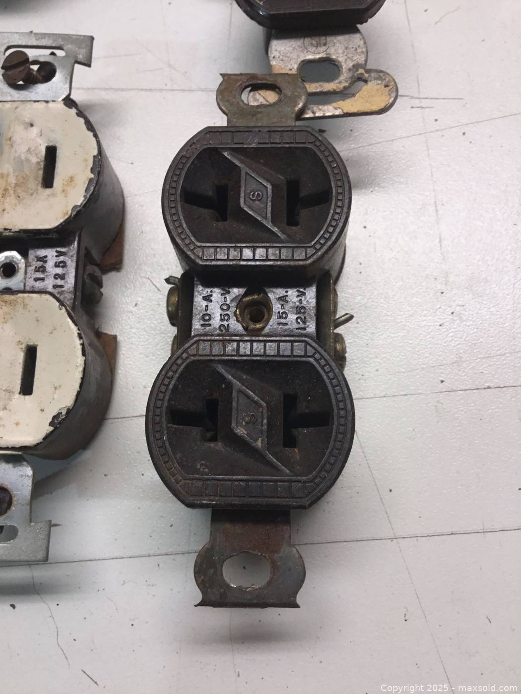 Assorted vintage duplex electrical receptacles | Maxsold