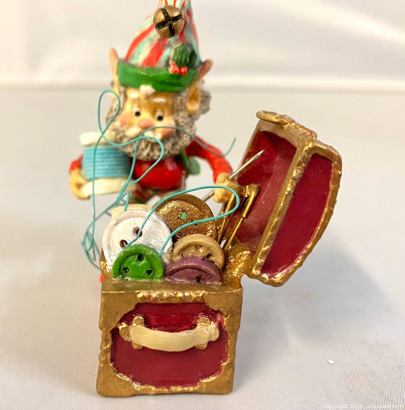 Enesco Elf Trimmer figurine 2.5" | Maxsold