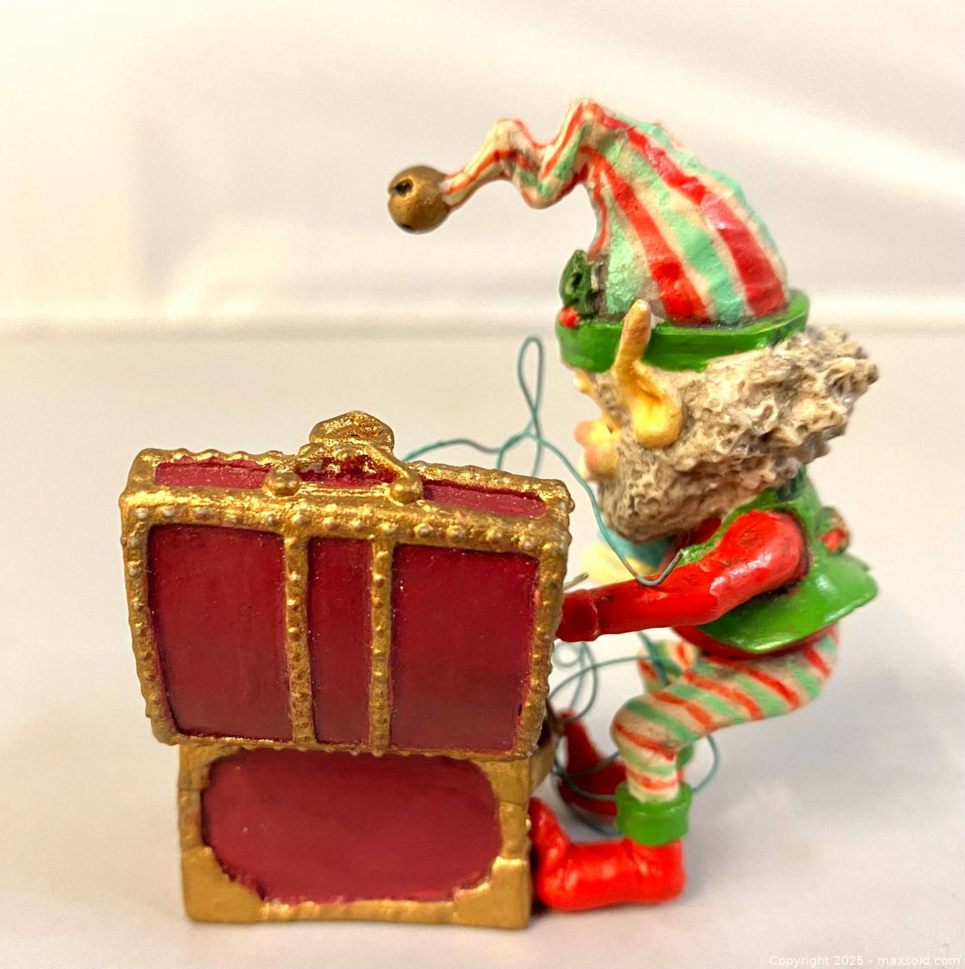 Enesco Elf Trimmer figurine 2.5" | Maxsold