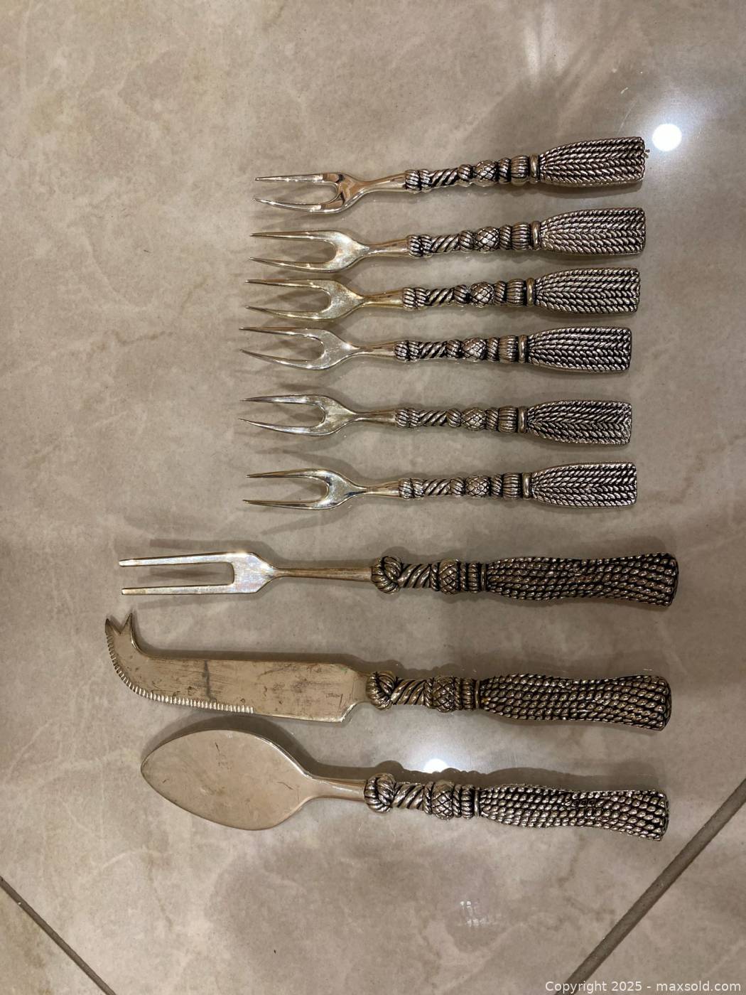 Seafood/cocktail forks, serving knife & spoon, 9pcs | Maxsold