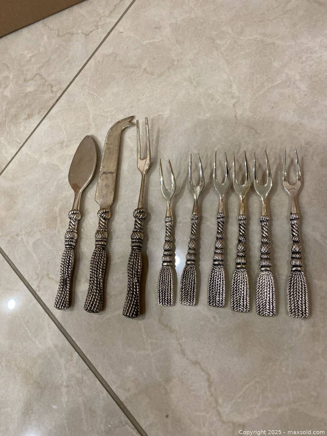 Seafood/cocktail forks, serving knife & spoon, 9pcs | Maxsold