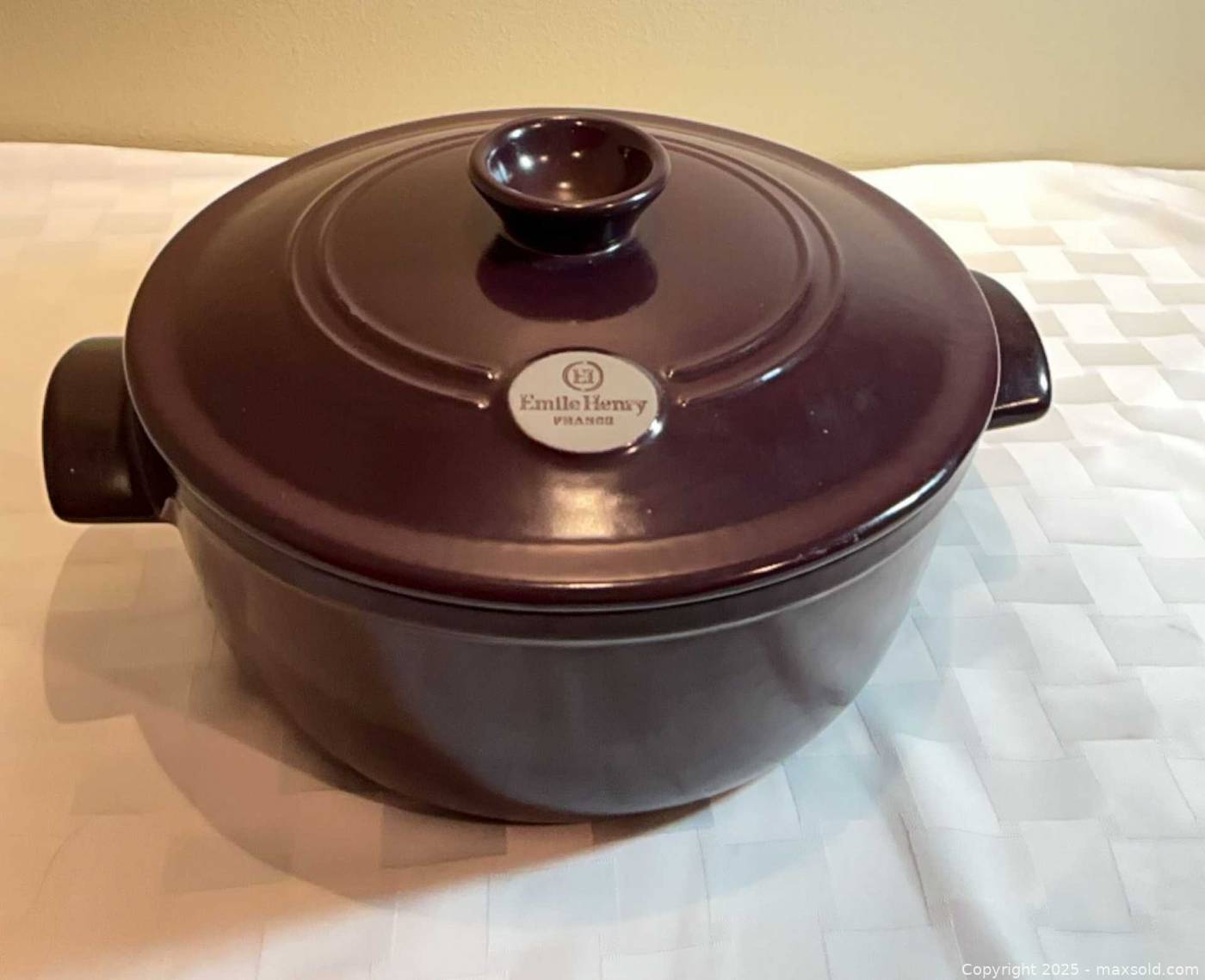 Emile Henry 4L ceramic Dutch oven with lid | Maxsold