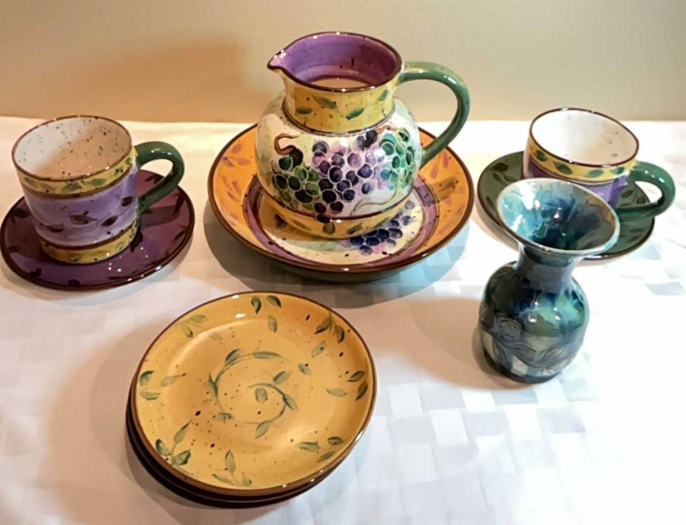Hand-painted Backsplash Pottery dishware set 10pcs | Maxsold