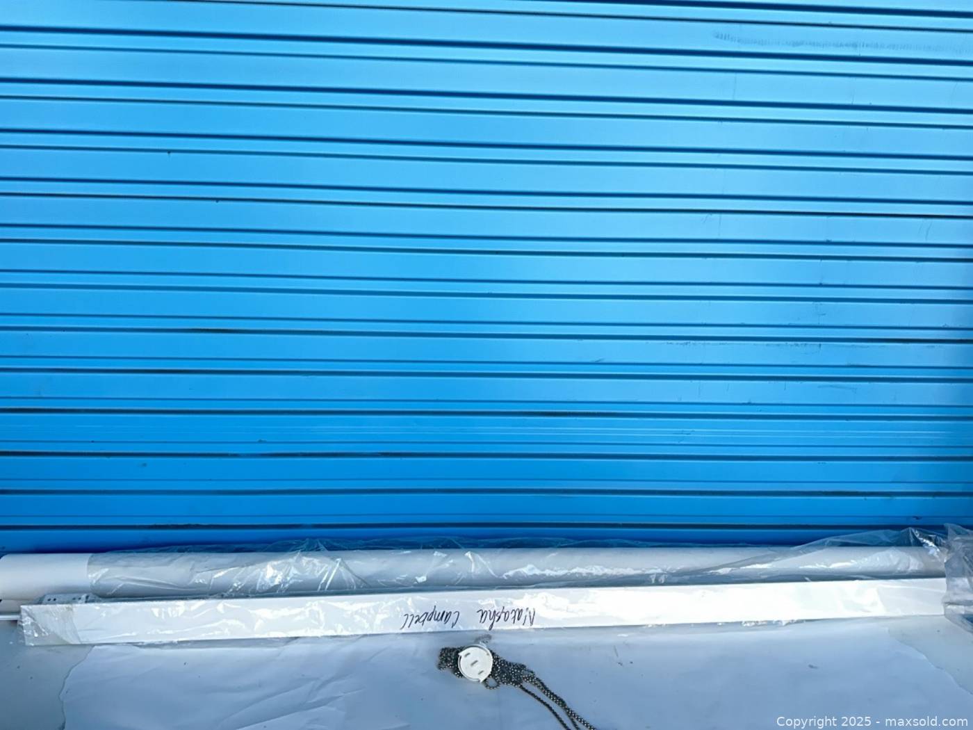 Motorized roller blind rail with cord | Maxsold