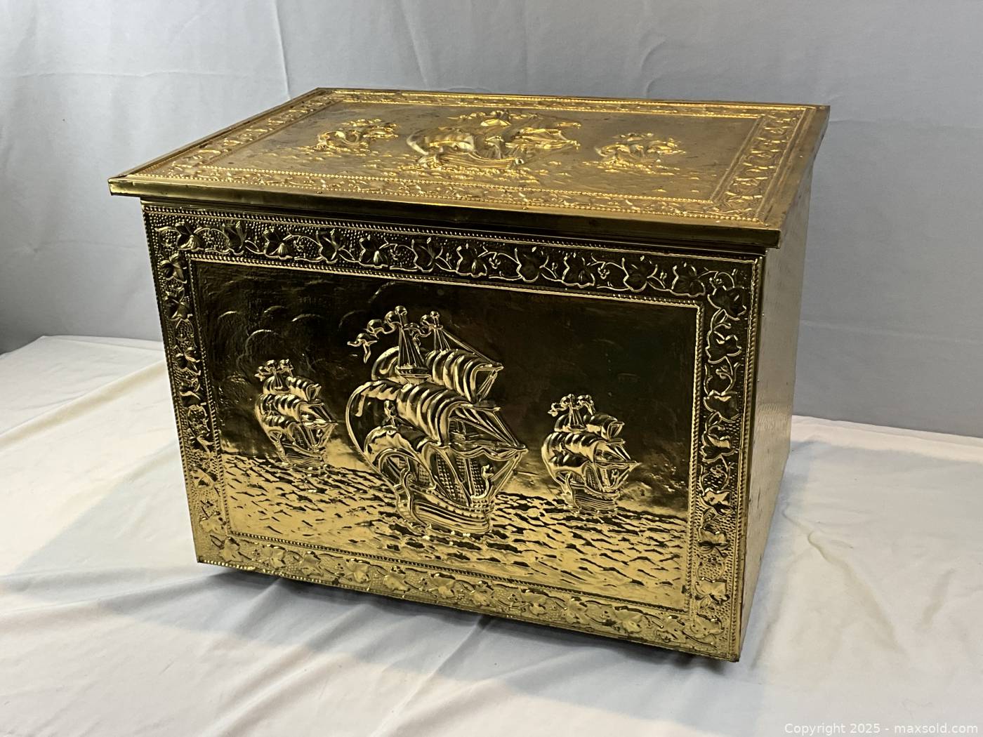 Ornate brass coal/kindling box | Maxsold