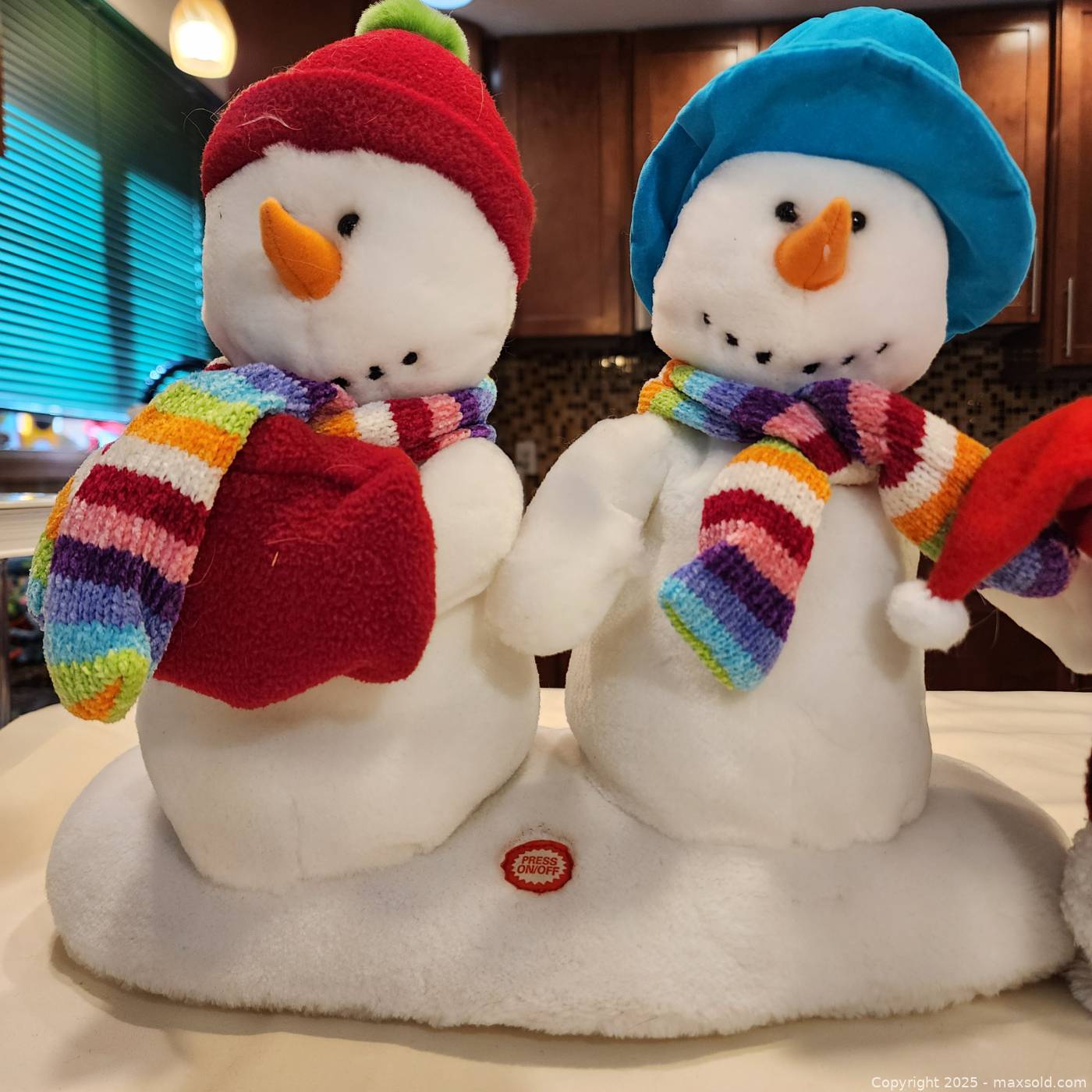 Animated Musical Dancing Singing Snowmen | Maxsold