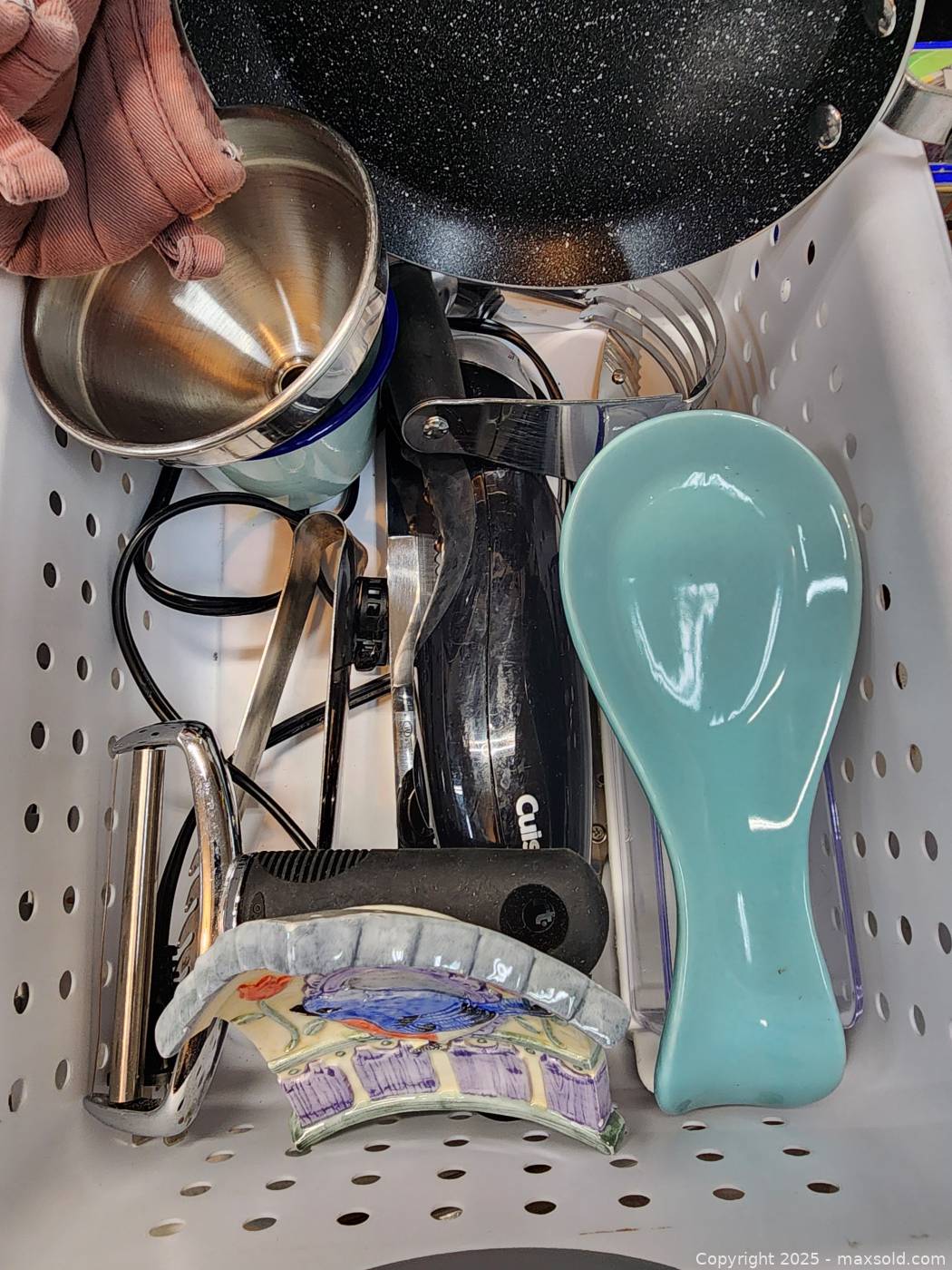 Kitchen utensils, cookware and tools | Maxsold