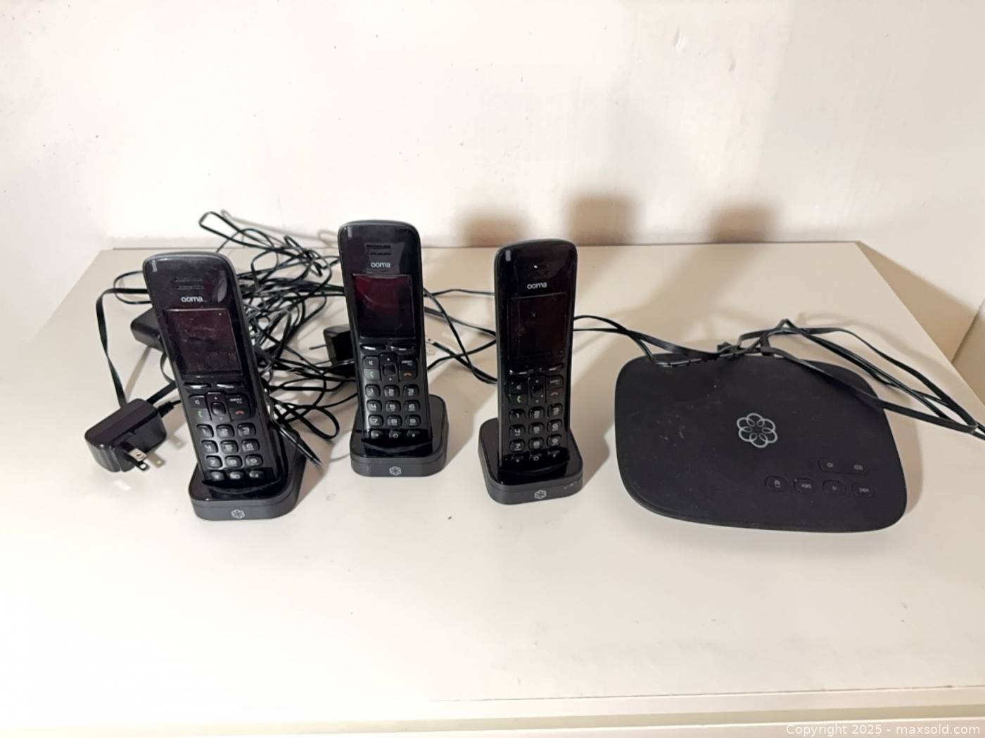 Ooma Telo VoIP phone system with 3 handsets | Maxsold
