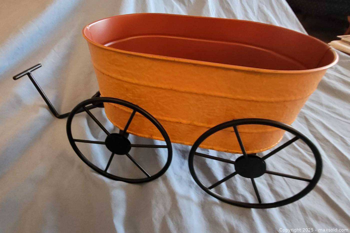 Decorative metal wagon planter | Maxsold