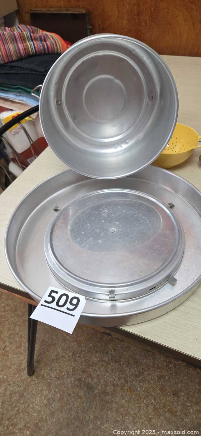 MCM aluminum cake saver, enamel roaster, colanders, cookware | Maxsold