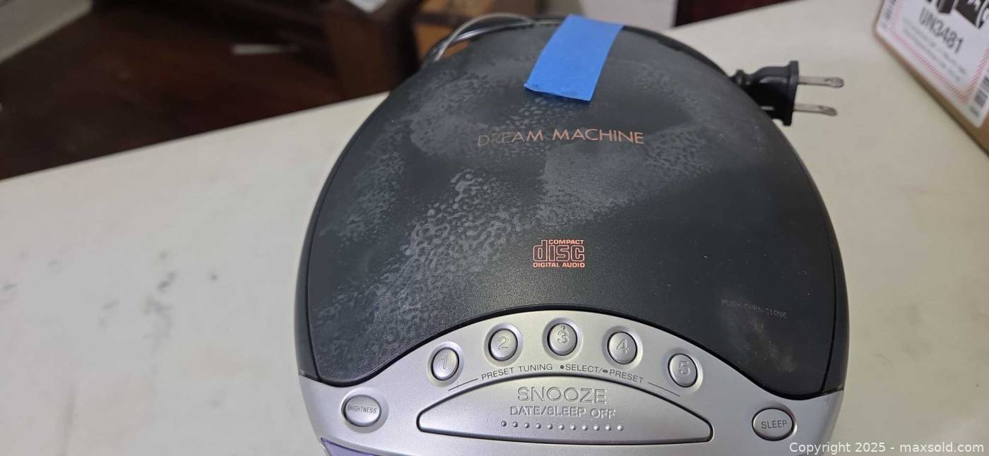 Sony Dream Machine CD Clock Radio | Maxsold