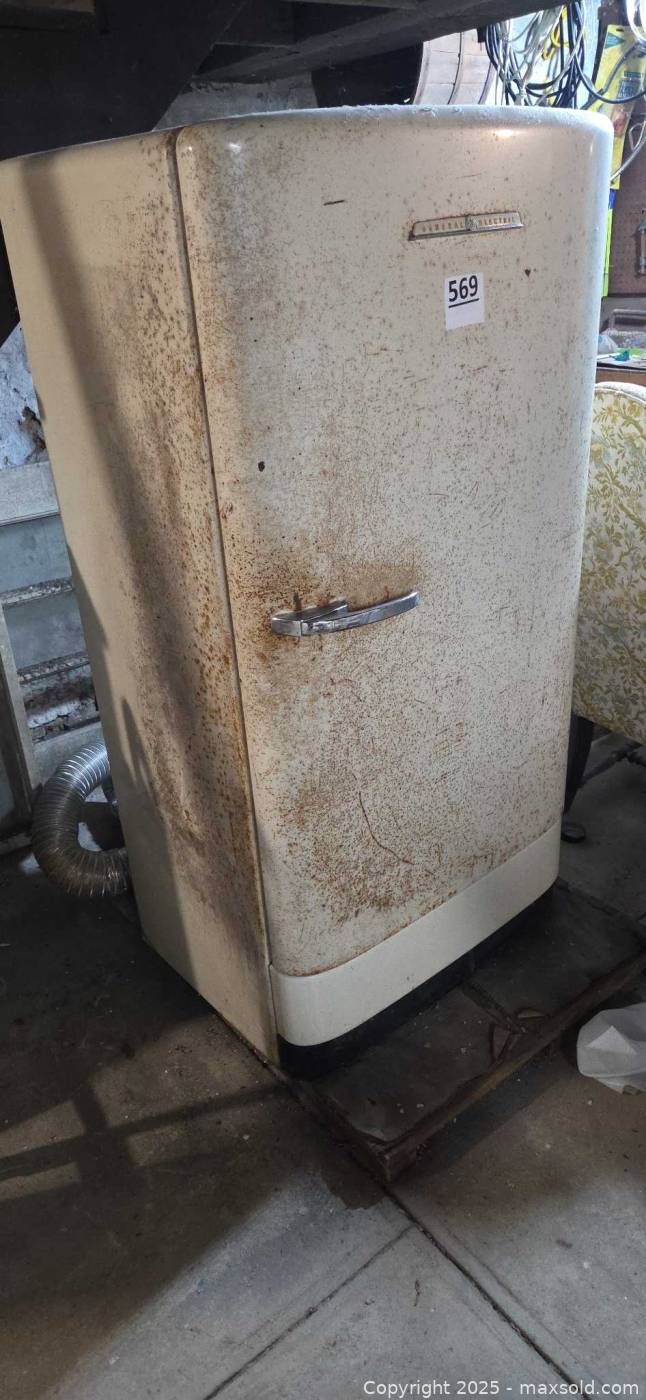 Vintage General Electric refrigerator NB-8-FB | Maxsold