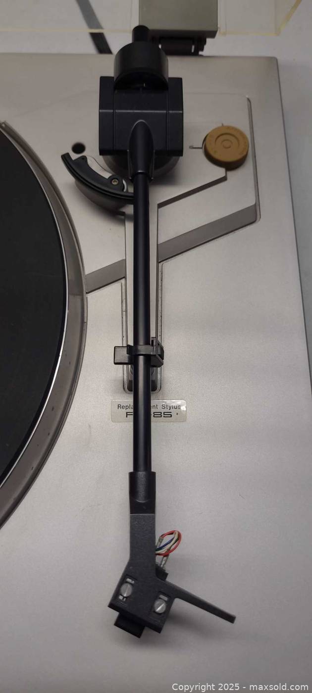 Akai AP-D210 direct drive turntable | Maxsold