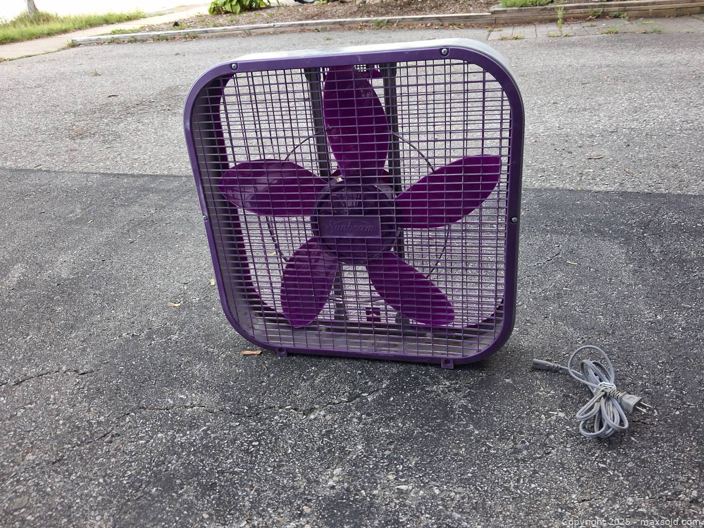 Sunbeam purple box fan with base attachments | Maxsold