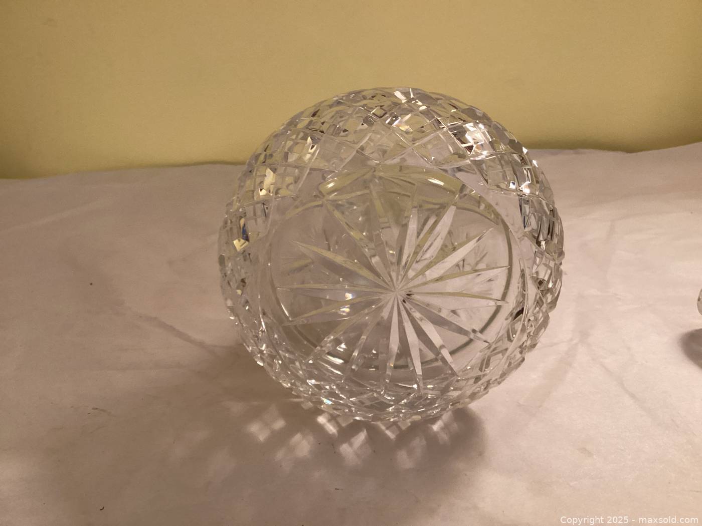 Cut crystal pinwheel decanter with stopper | Maxsold