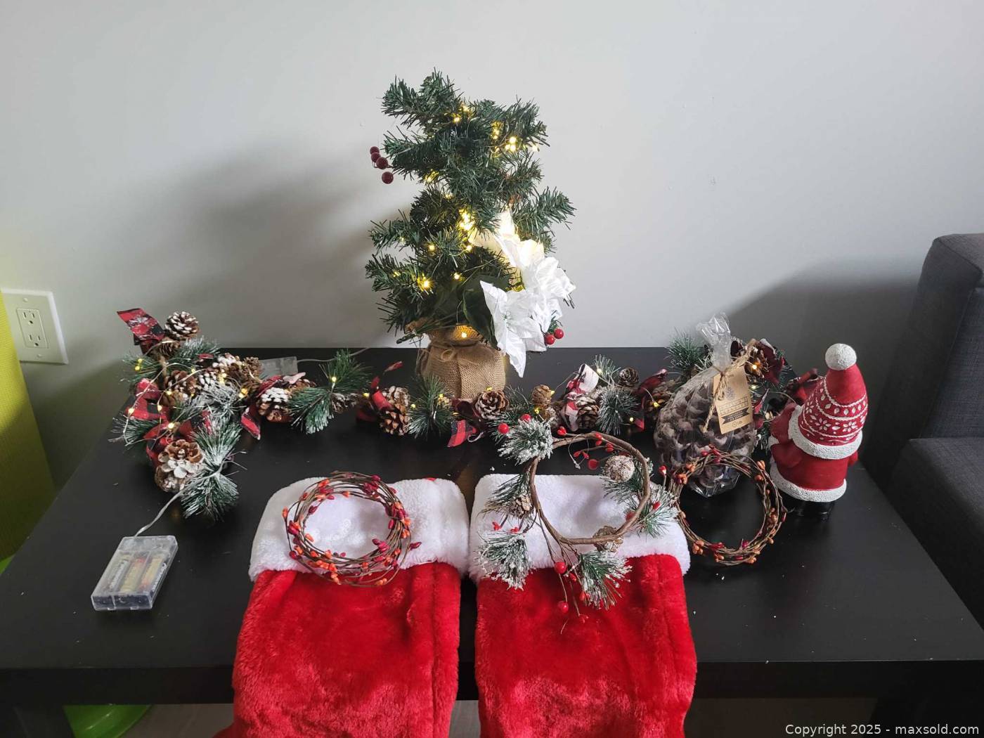 Assorted Christmas Decorations | Maxsold