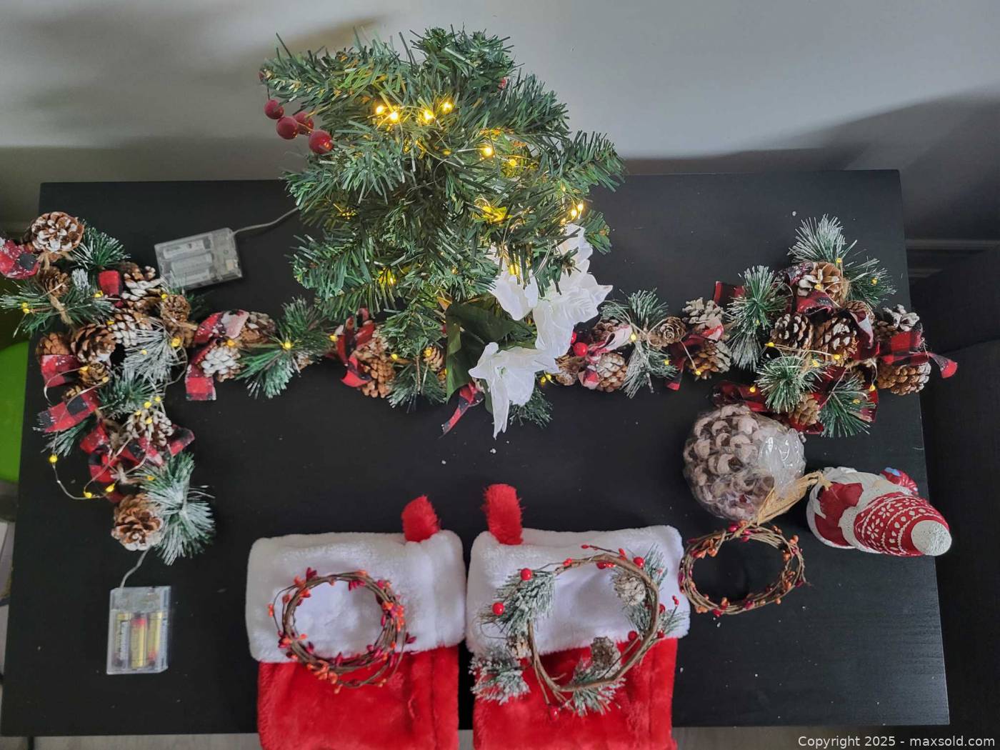 Assorted Christmas Decorations | Maxsold