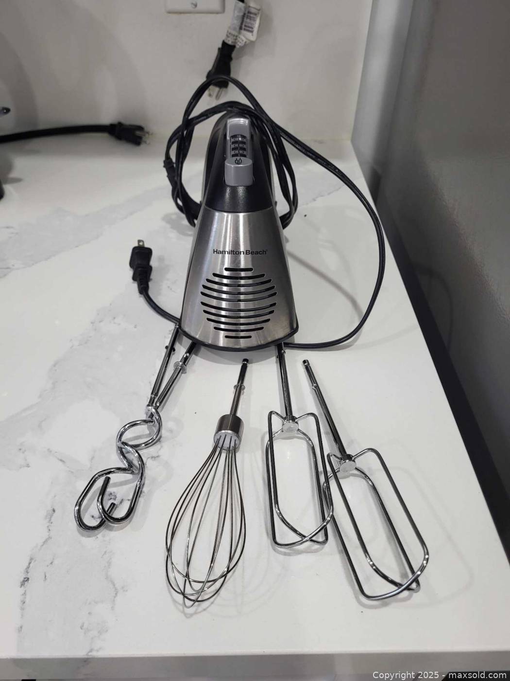 Hamilton Beach 6-speed electric hand mixer | Maxsold