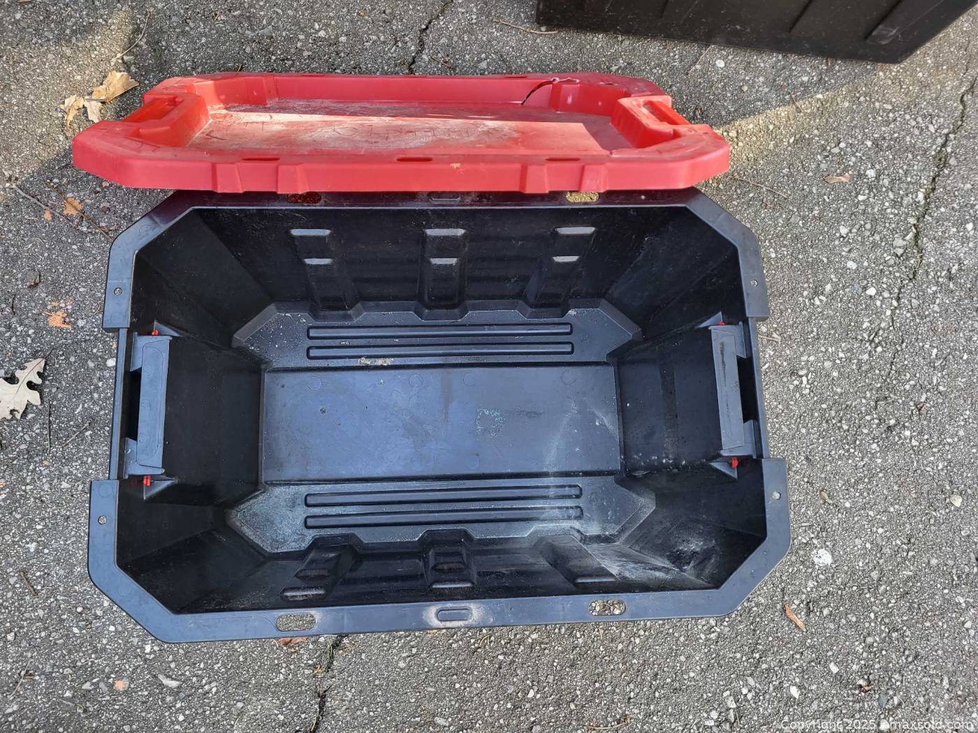 Hard plastic storage boxes | Maxsold