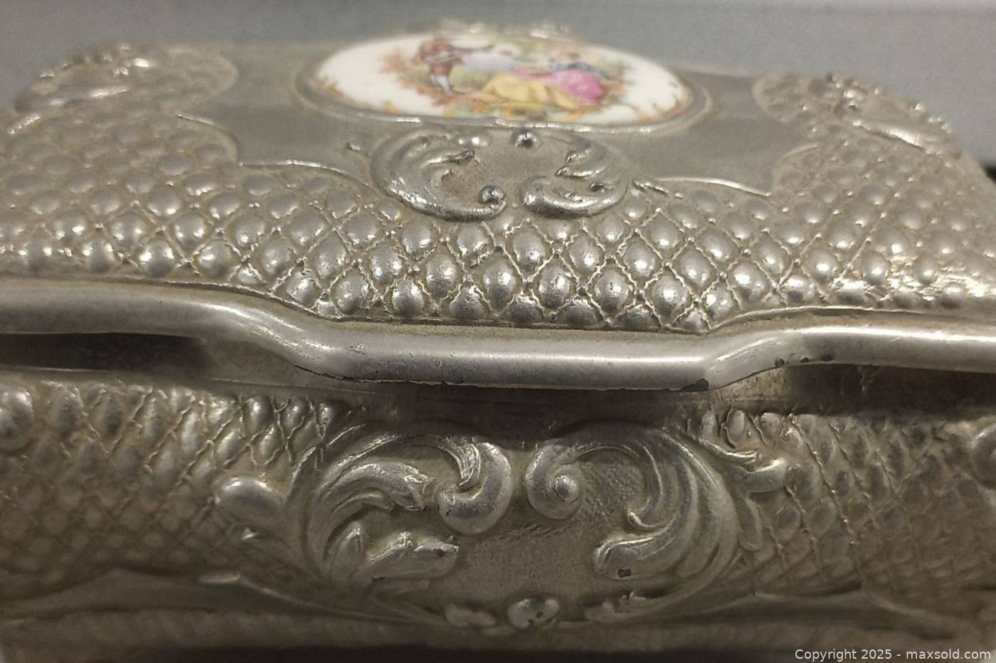 Antique metal jewelry box | Maxsold