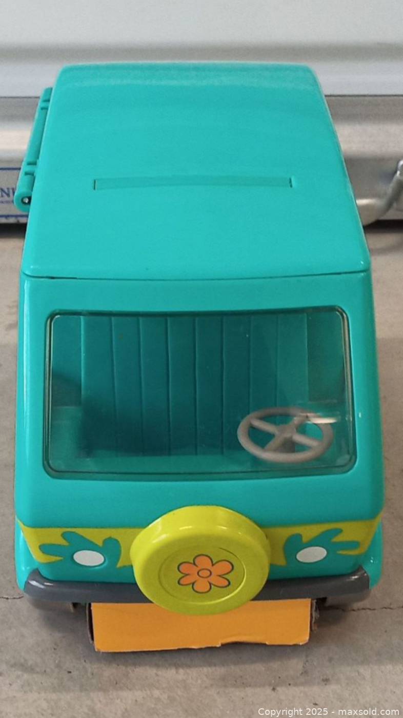 Scooby-Doo Mystery Machine plastic van playset | Maxsold