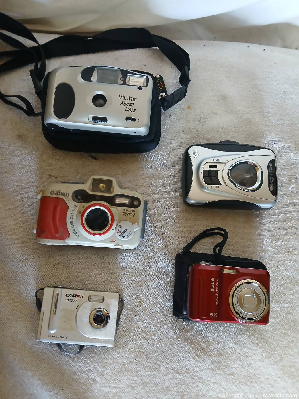 Five assorted cameras | Maxsold