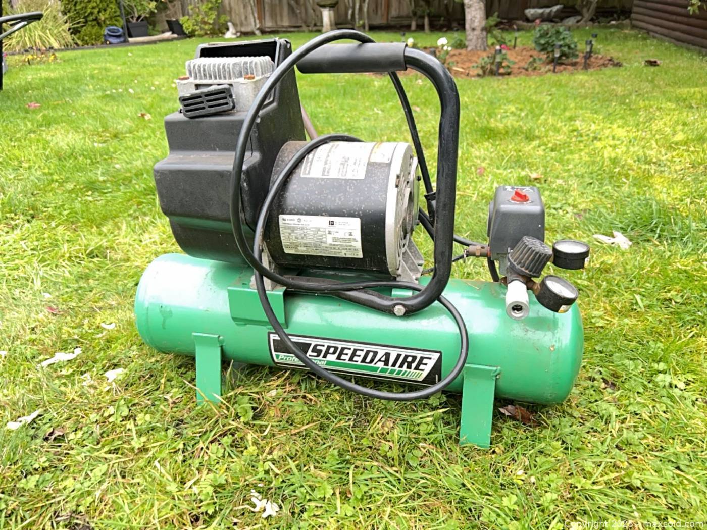 Speedaire 5237G 3-Gallon Air Compressor Set | Maxsold