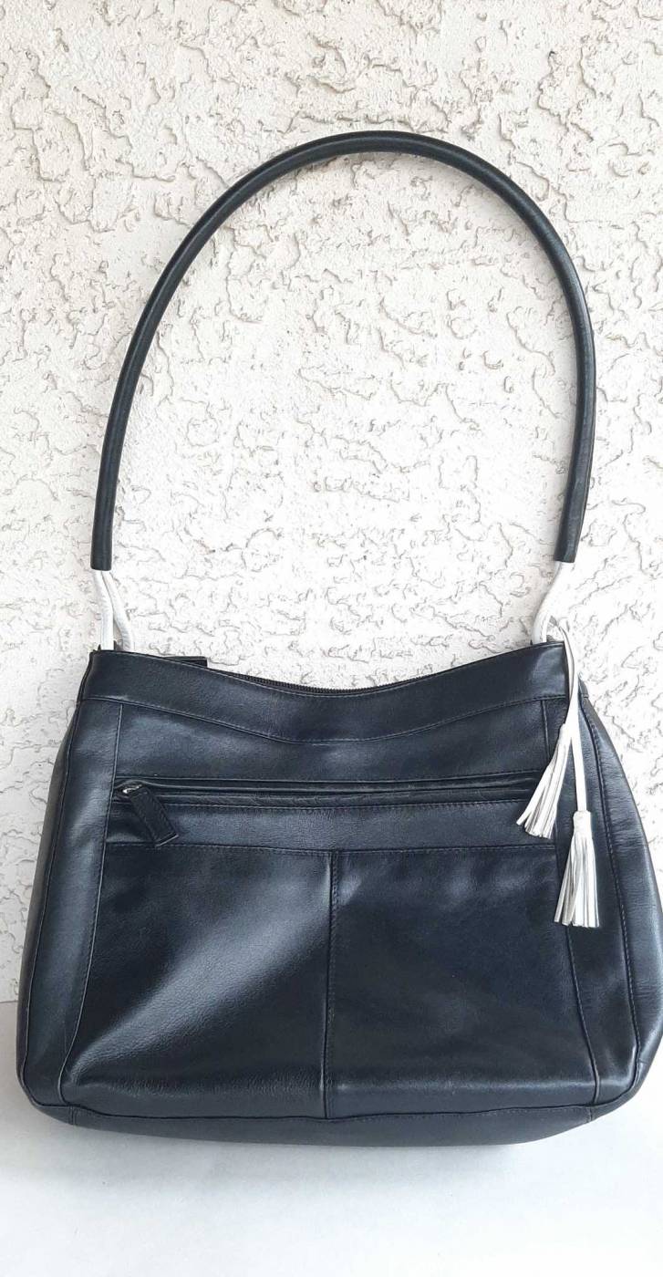 Derek Alexander black leather purse | Maxsold