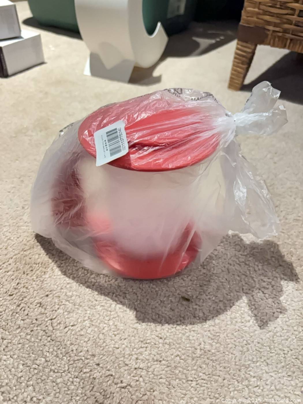 Tupperware Sift ’N Store baking sifter 8.8 oz | Maxsold