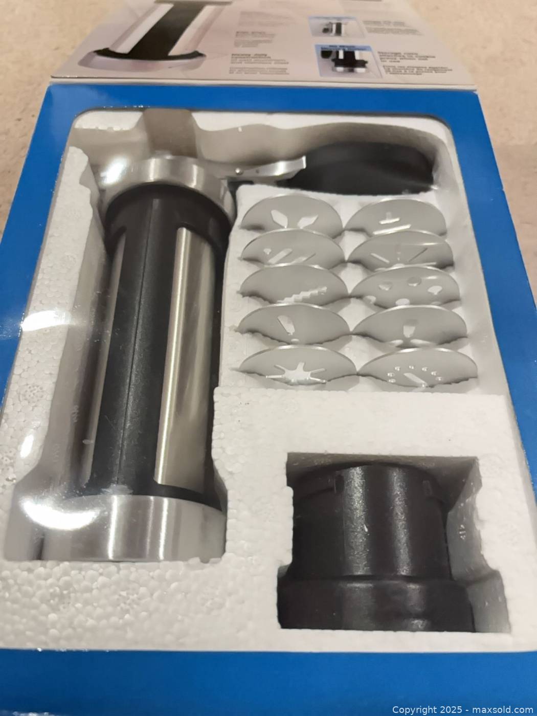 Wilton Cookie Pro cookie press set | Maxsold