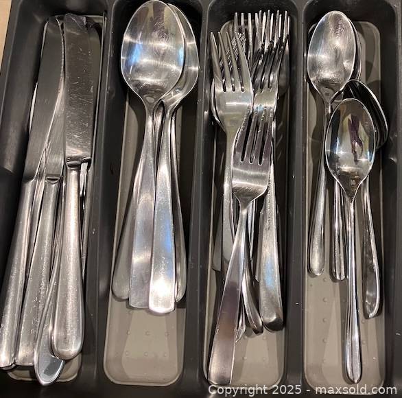 Mixed flatware and kitchen utensils | Maxsold