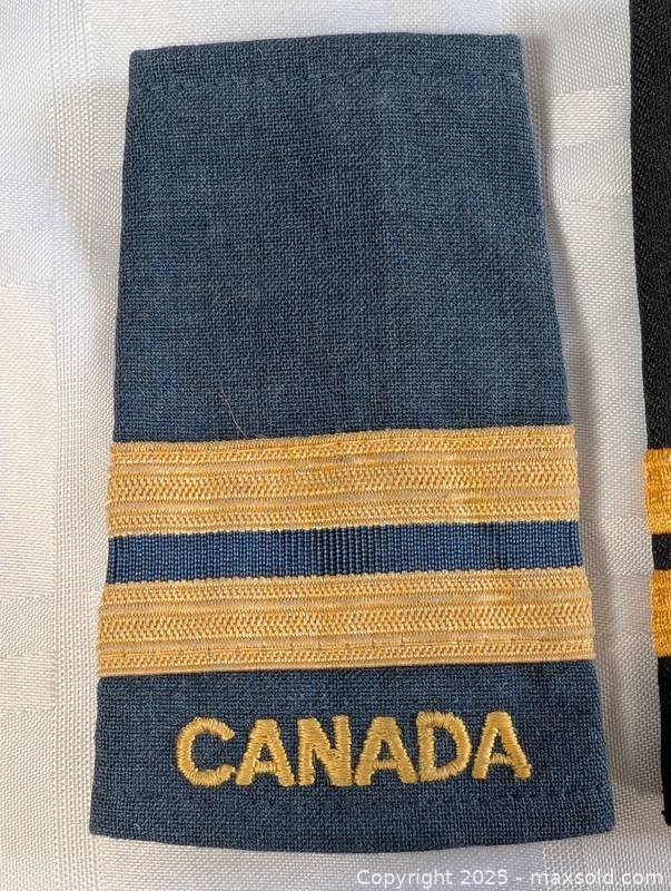 Canada military rank slip-ons, 2 pcs | Maxsold