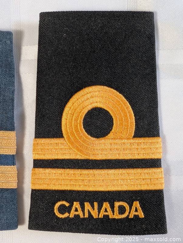 Canada military rank slip-ons, 2 pcs | Maxsold