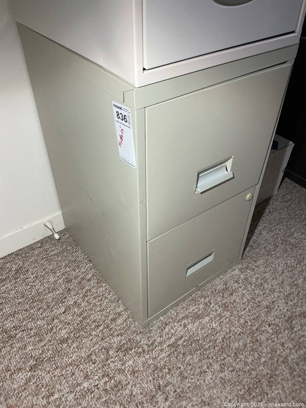 Metal two-drawer filing cabinet 15x18x25 in, no key | Maxsold
