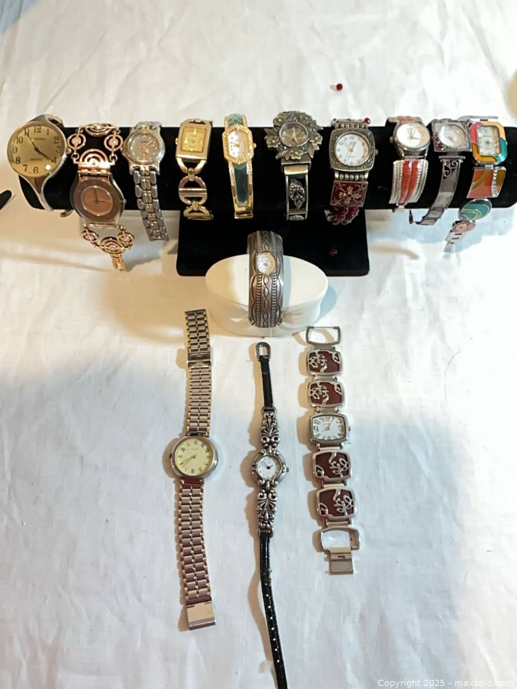 14 decorative metal band watches | Maxsold