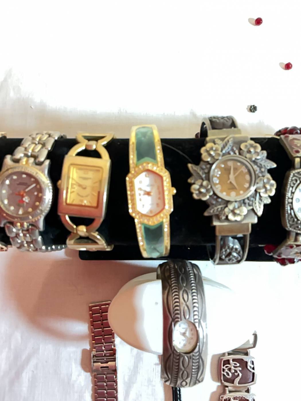 14 decorative metal band watches | Maxsold