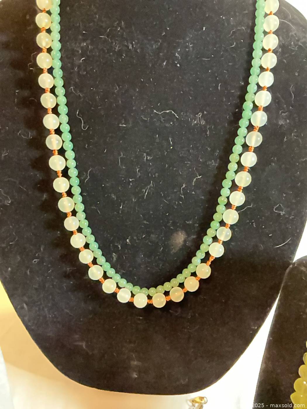 Seven green-tone bead necklaces | Maxsold