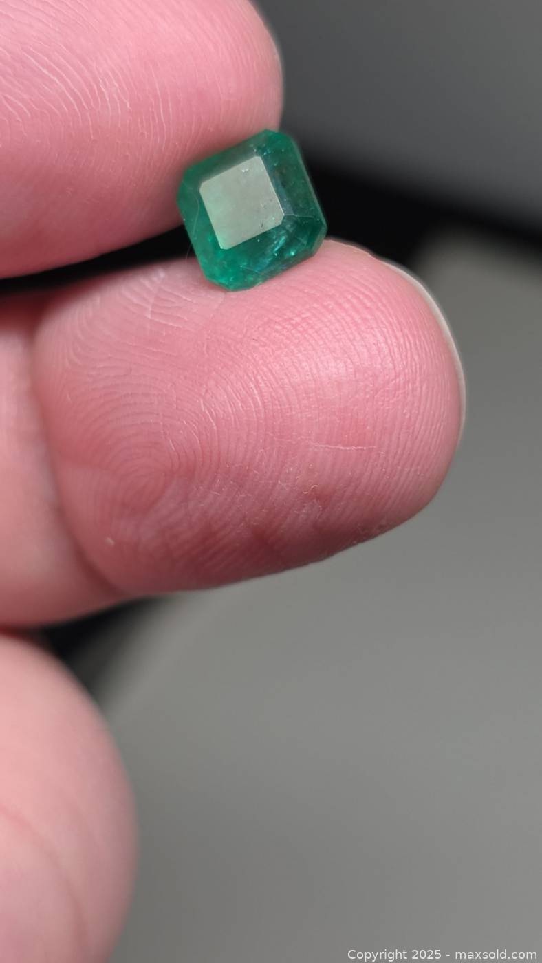 2.67ct natural emerald gemstone | Maxsold