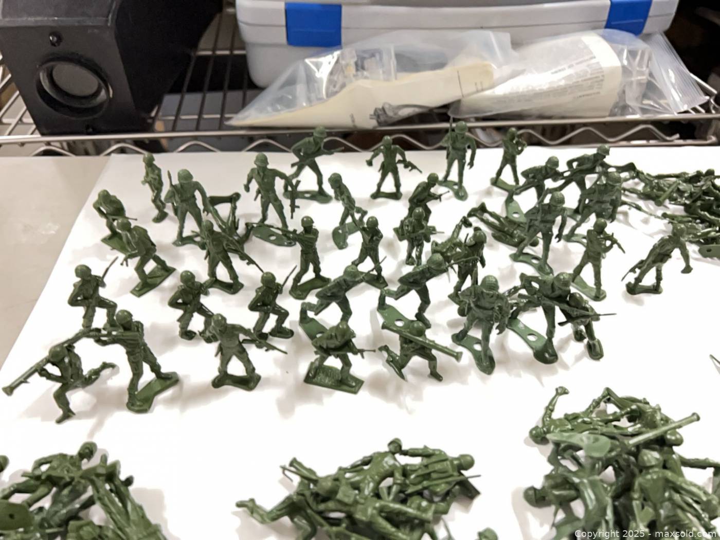 160+ plastic green army men figurines | Maxsold