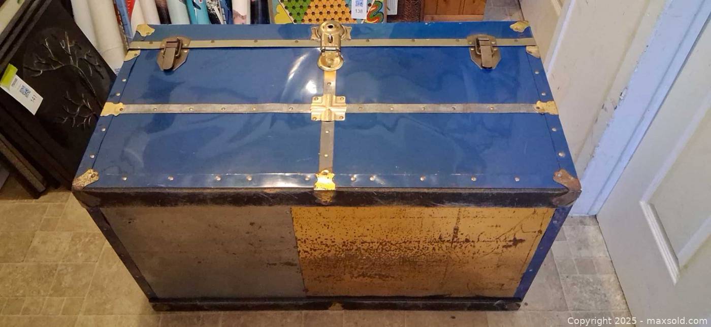 Antique metal steamer trunk | Maxsold