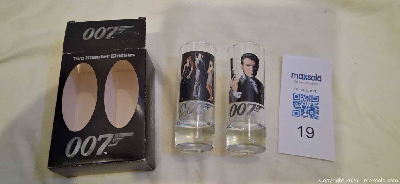 007 James Bond shot glasses with box | Maxsold